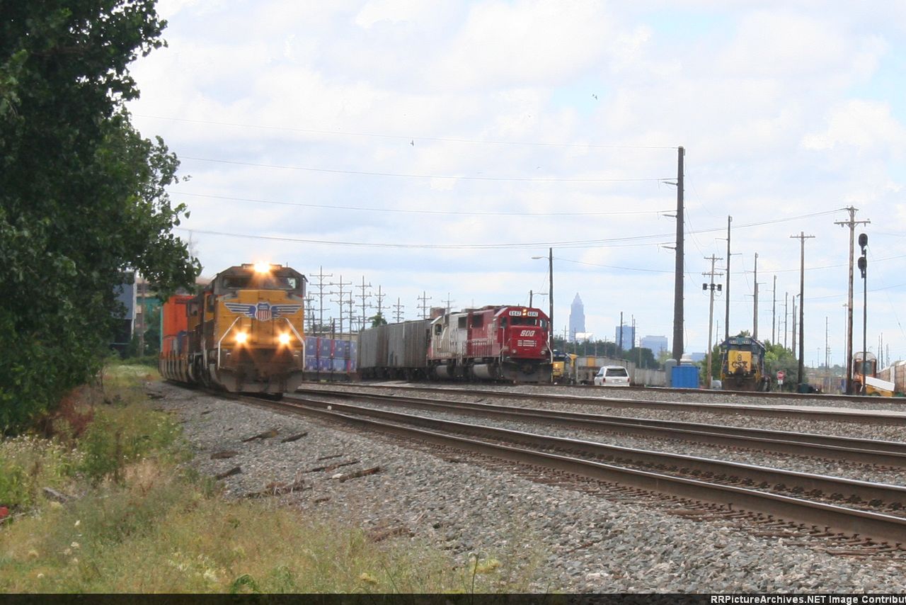 UP 8368 + SOO 6042 + SOO 6024
